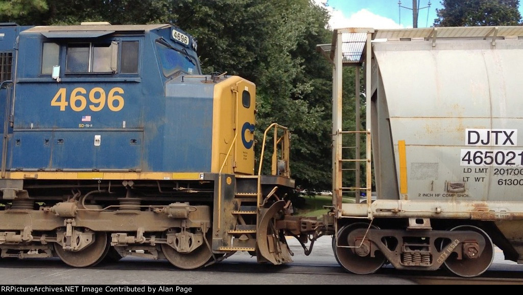 CSX SD70M 4696